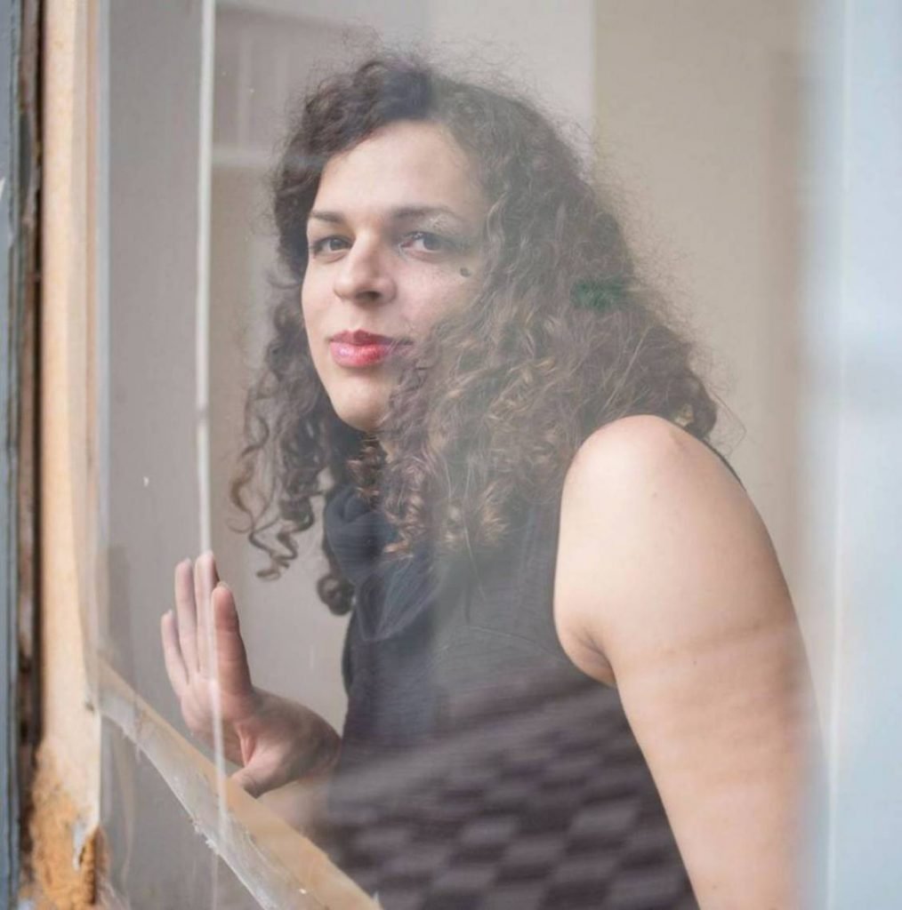 Literatura em Close - A Hora e a Vez das LGBTQIA+ - b_arco